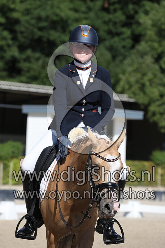 Zoek je foto op Oypo